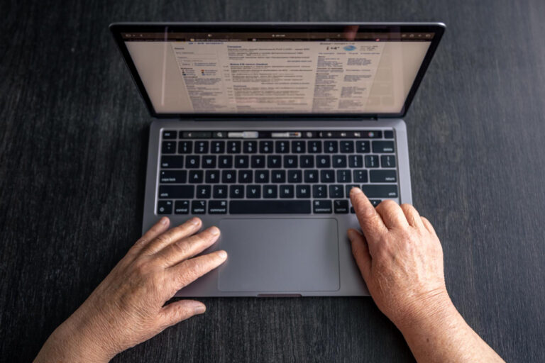 How to Use a Laptop for Beginners: Basic Steps Explained Simply